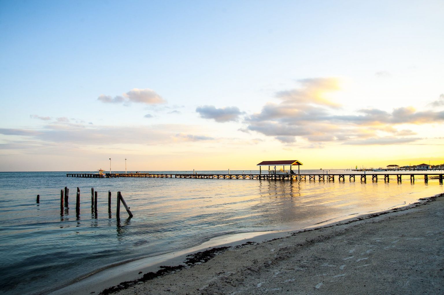 9 Best Places to Live in Belize, According to Local Real Estate Experts